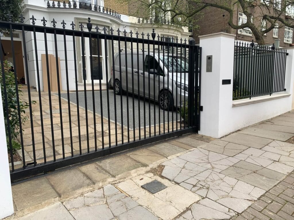 Metal Gates | Driveway Gates | Surrey - P & R Fabrications
